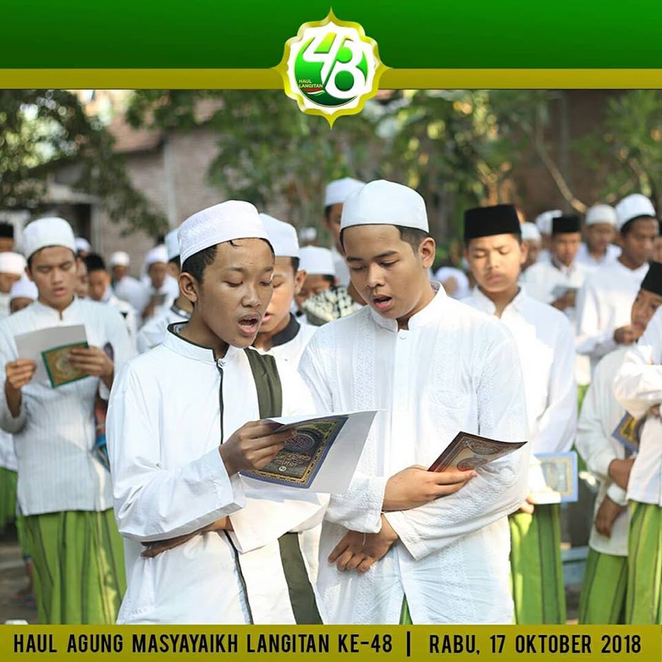 Ziarah Bersama ke Makam Masyayikh | Pondok Pesantren Langitan Ziarah Bersama ke Makam Masyayikh | Pondok Pesantren Langitan