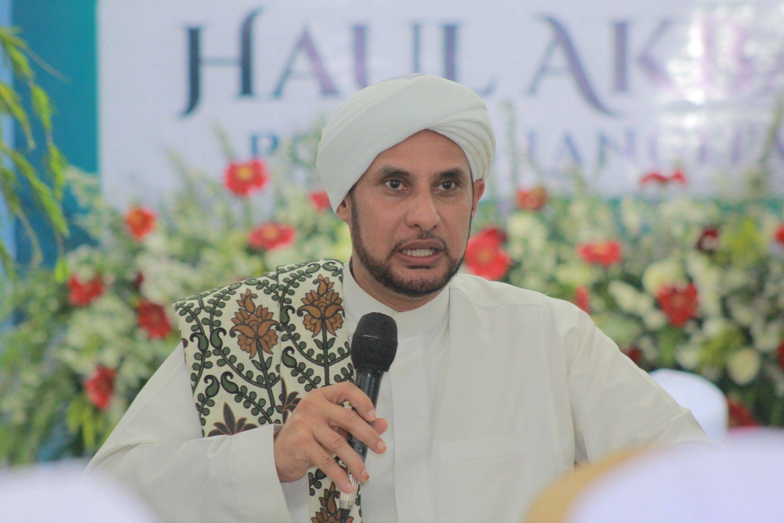 Habib Jamal Baagil Beberkan Tanda-Tanda Ulama di Haul Langitan - Pondok ...