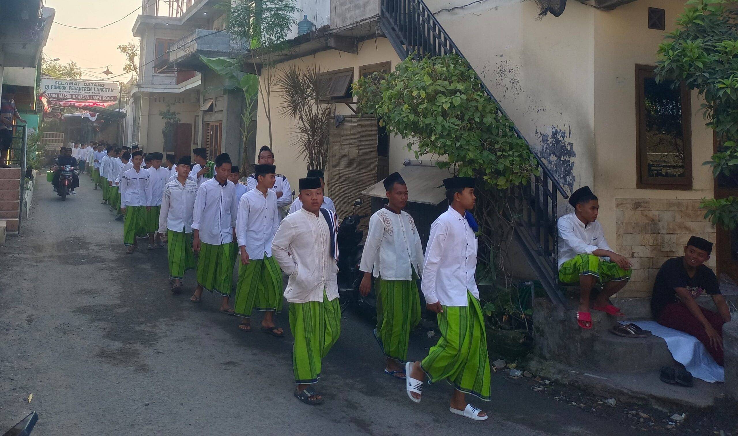 Ribuan Santri Langitan Berangkat Ziarah ke Maqbarah Masyayikh - Pondok ... Ribuan Santri Langitan Berangkat Ziarah ke Maqbarah Masyayikh - Pondok ...